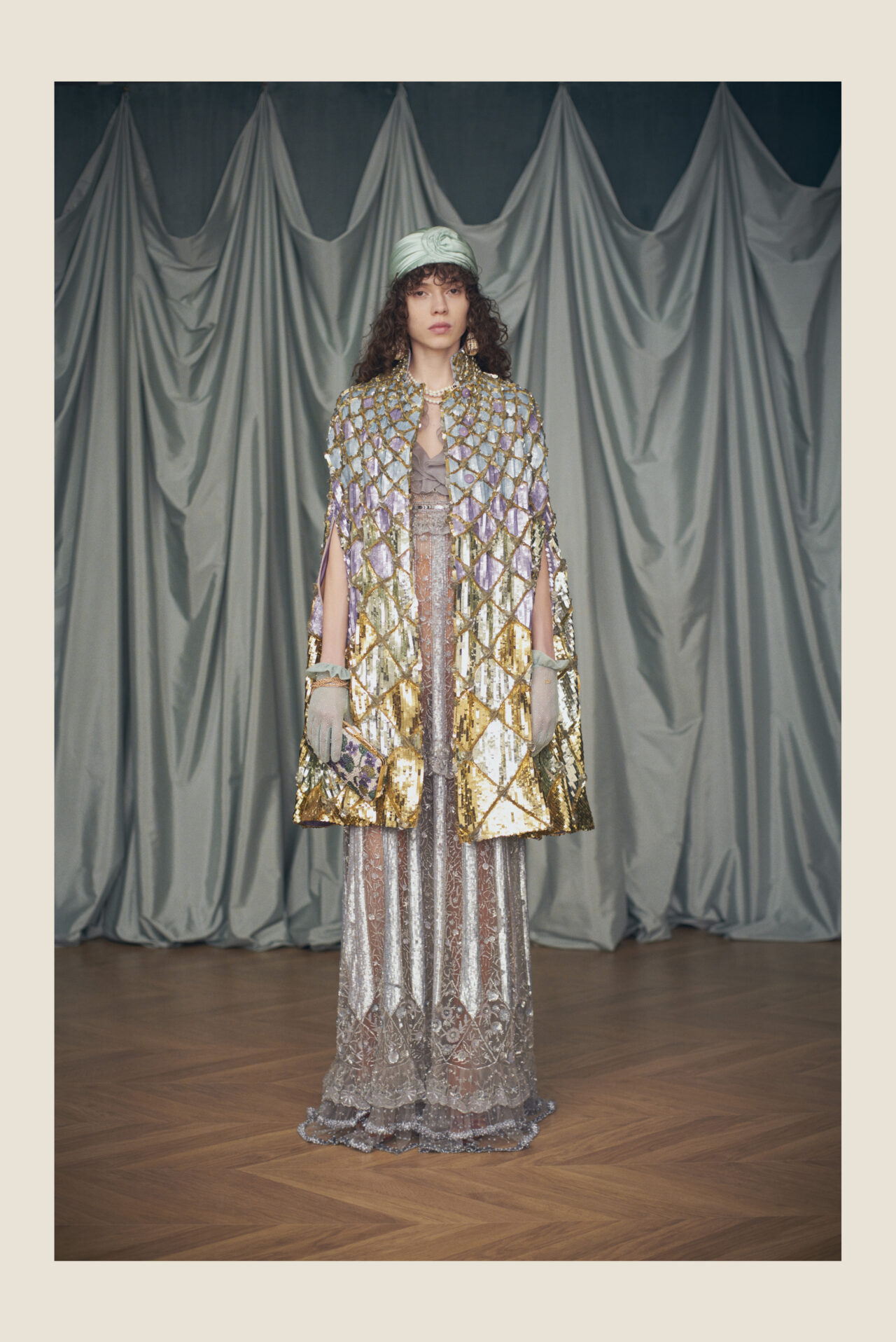 ALESSANDRO MICHELE DEVOILE SA PREMIERE COLLECTION VALENTINO RESORT 25 ...