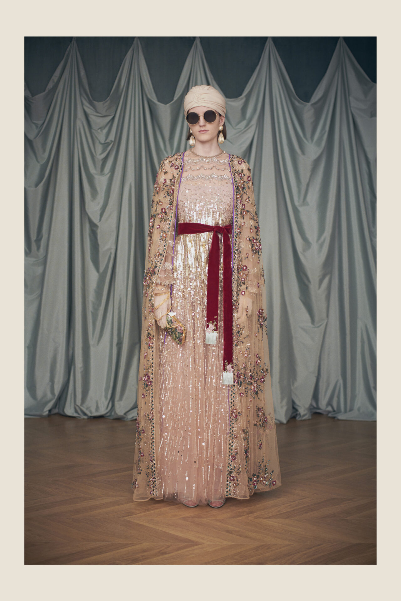 ALESSANDRO MICHELE DEVOILE SA PREMIERE COLLECTION VALENTINO RESORT 25 ...