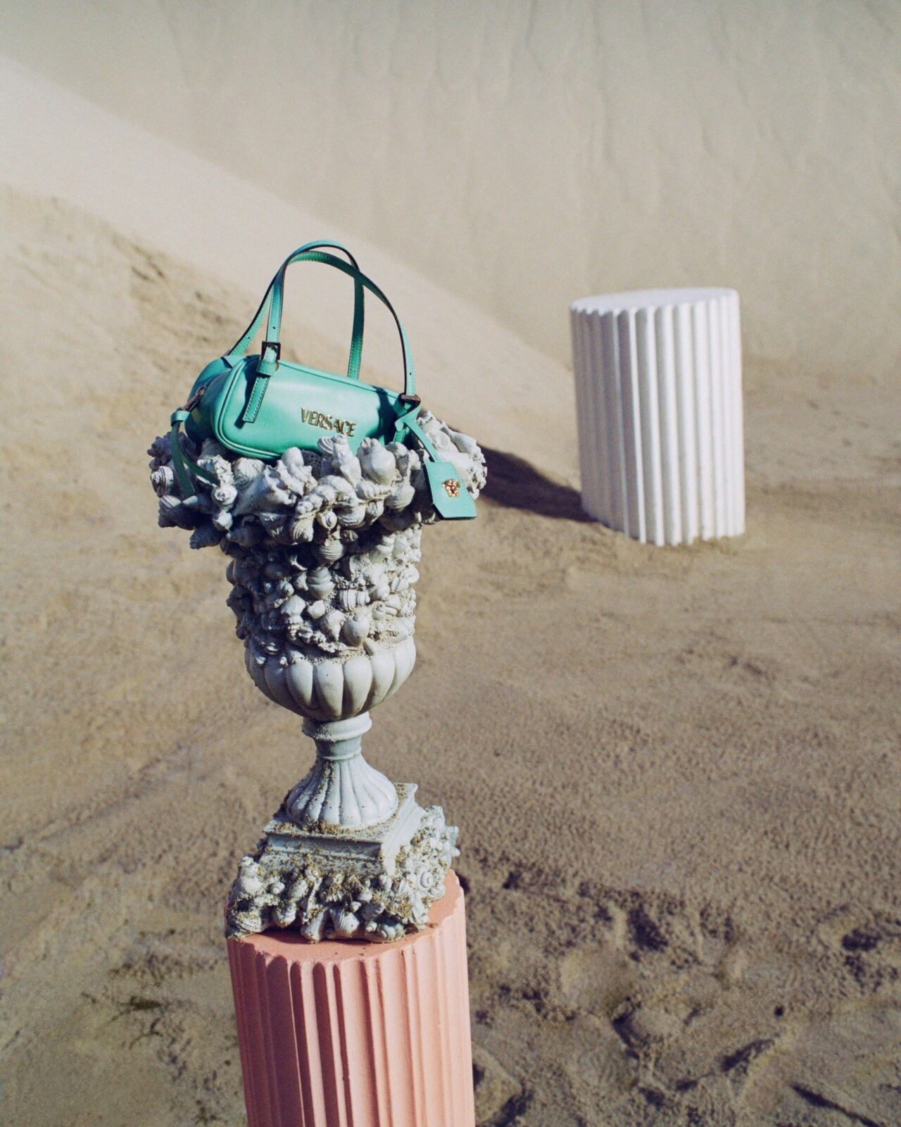 VERSACE COLLECTION CAPSULE LA VACANZA 2025 | Avenue Montaigne Paris